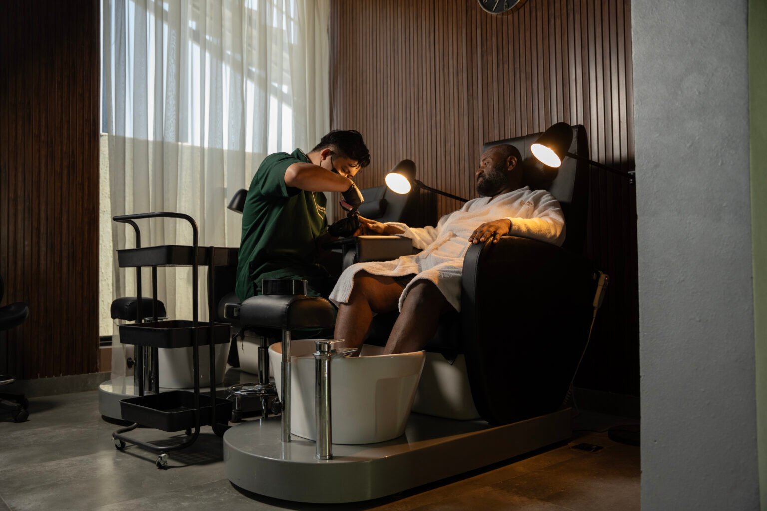 Full Hand & Foot Grooming – Aurora SPA